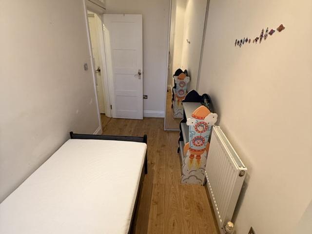 Room at Wallington Road, Greater London