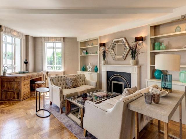 Room at Walpole Street, Greater London