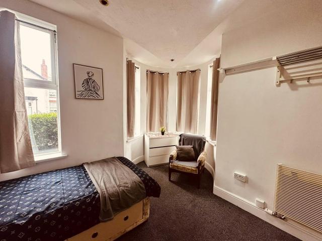 Room at Walsall Road, Darlaston