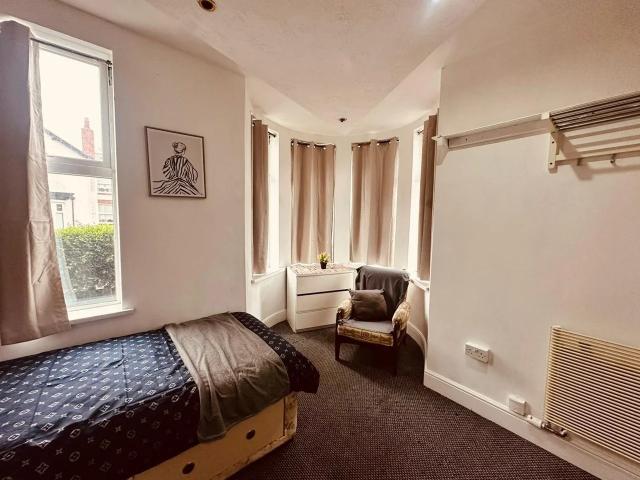 Room at Walsall Road, Darlaston