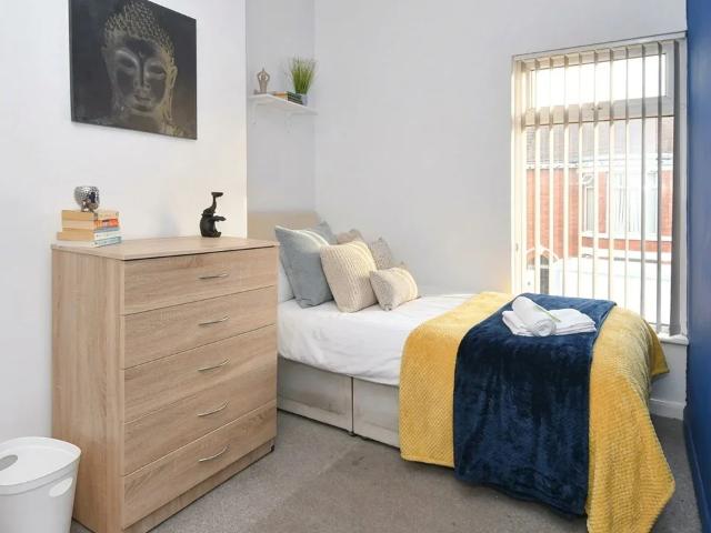 Room at Walthall Street, Crewe