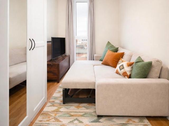 Room at Walworth Road, Greater London