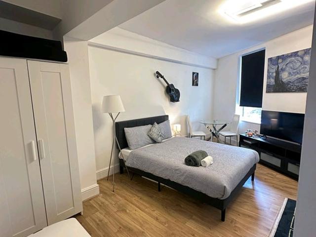 Room at Walworth Road, Greater London