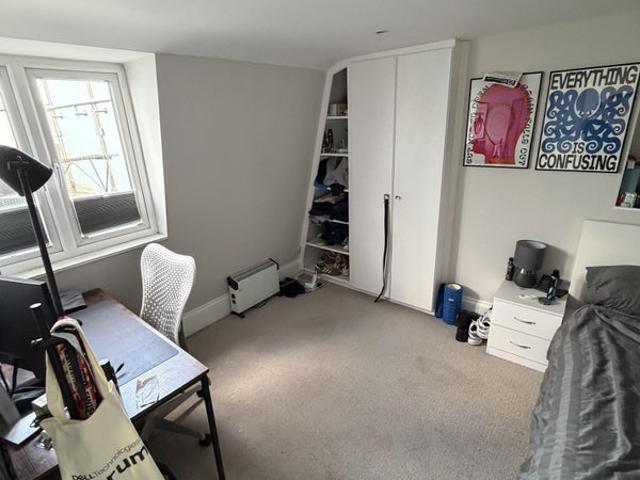 Room at Wandsworth Bridge Road, Greater London