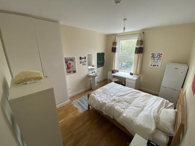 Room at Wandsworth Bridge Road, Greater London