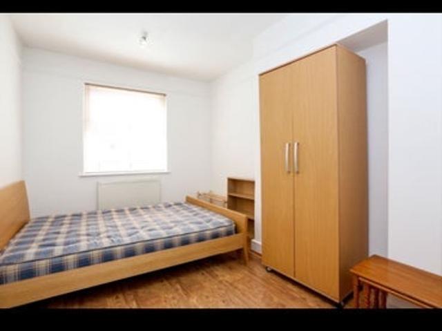 Room at Wandsworth High Street, Greater London