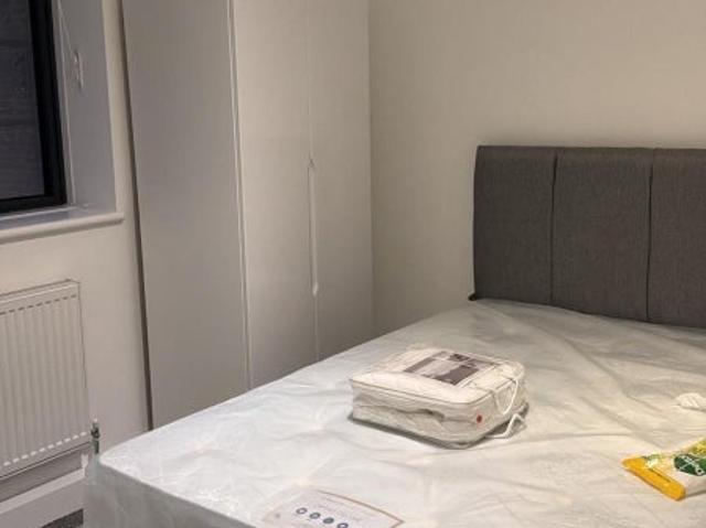 Room at Wandsworth Road, Greater London