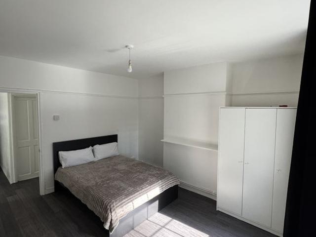 Room at Wandsworth Road, Greater London