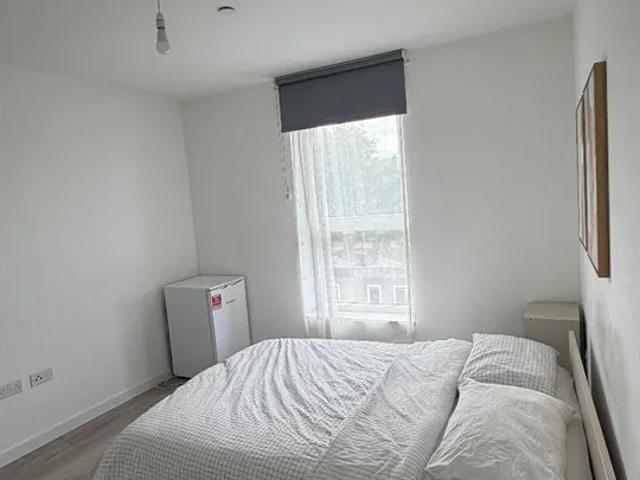 Room at Wandsworth Road, Greater London