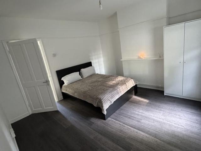 Room at Wandsworth Road, Greater London