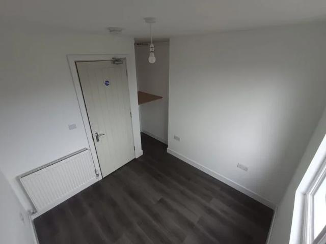 Room at Washington Avenue, Dacorum