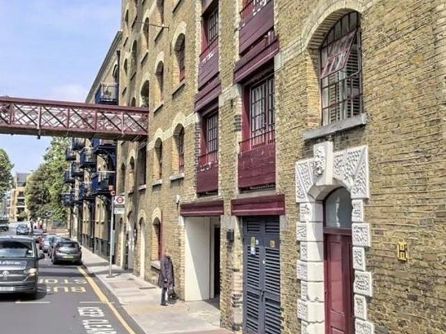Room at Wapping High Street, Greater London