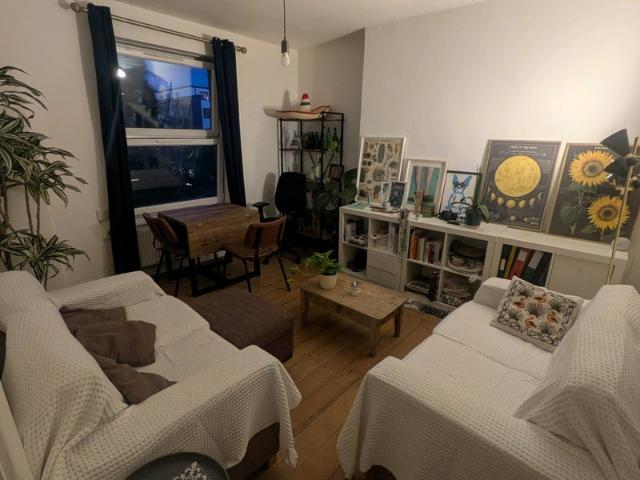 Room at Warburton Street, Greater London