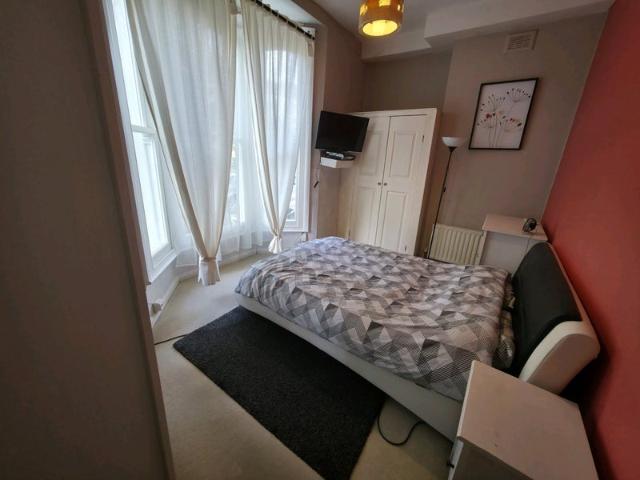 Room at Warbeck Road, Greater London