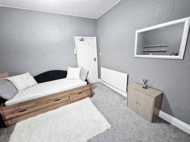 Room at Warbreck Hill Road, Blackpool