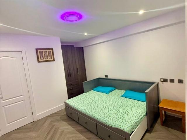 Room at Ward Gardens, Slough