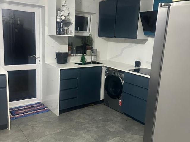 Room at Warden Avenue, Greater London