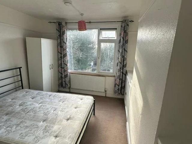 Room at Wardown Crescent, Luton