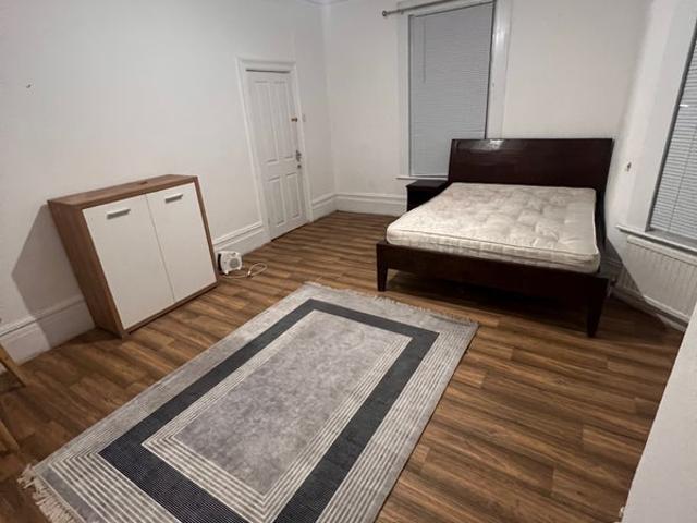 Room at Warham Road, Greater London