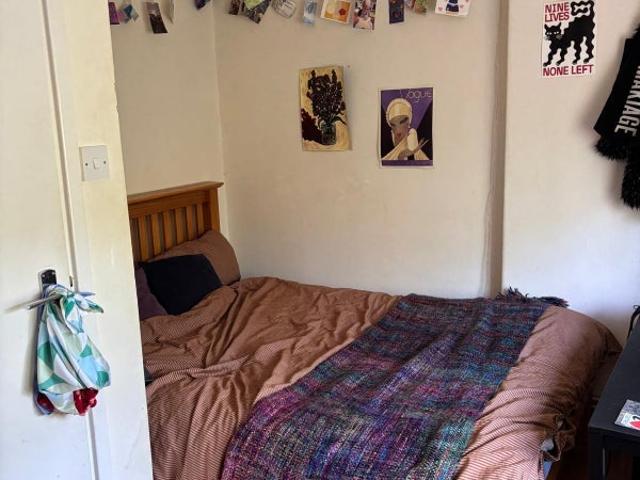 Room at Warltersville Mansions, Greater London