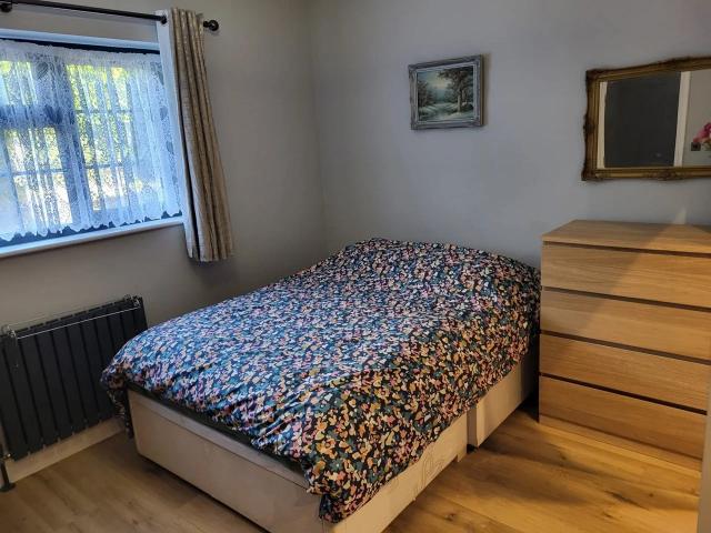 Room at Warren Road, Greater London