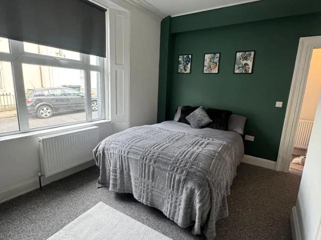 Room at Warren Road, Torquay