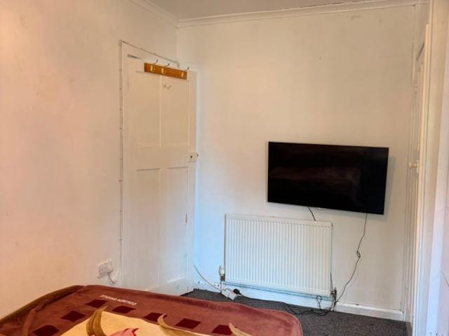 Room at Warton Avenue, Nottingham
