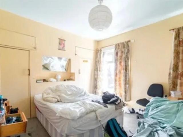 Room at Warwards Lane, Birmingham
