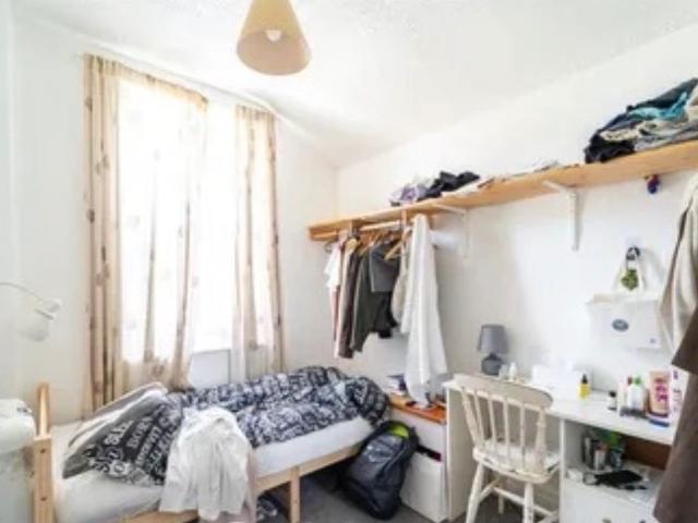 Room at Warwards Lane, Birmingham
