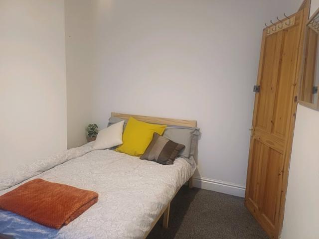 Room at Warwards Lane, Birmingham