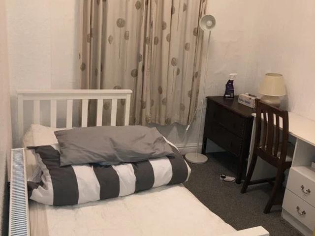 Room at Warwards Lane, Birmingham