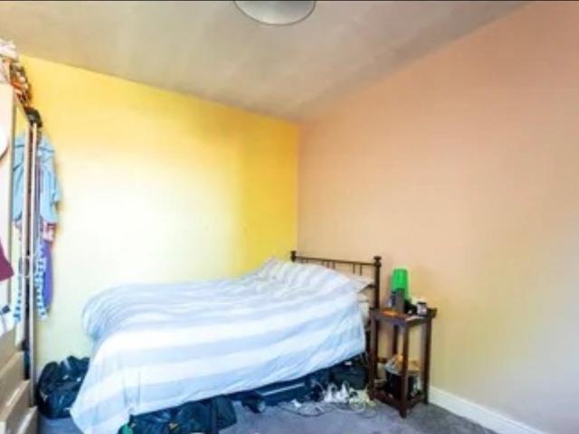Room at Warwards Lane, Birmingham