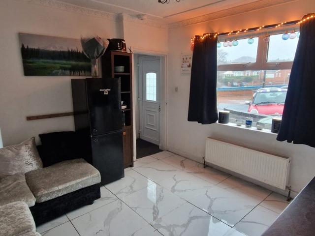 Room at Warwick Avenue, Stoke on Trent