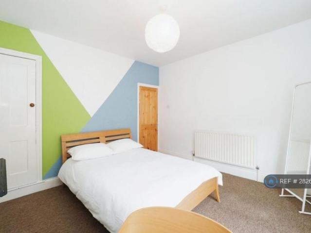 Room at Warwick Street, Leicester