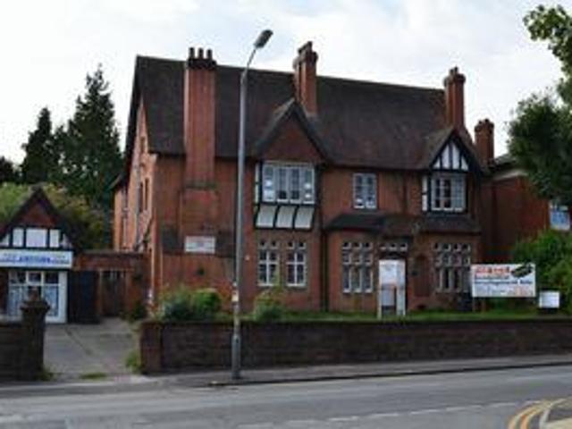 Room at Warwick Road, Birmingham