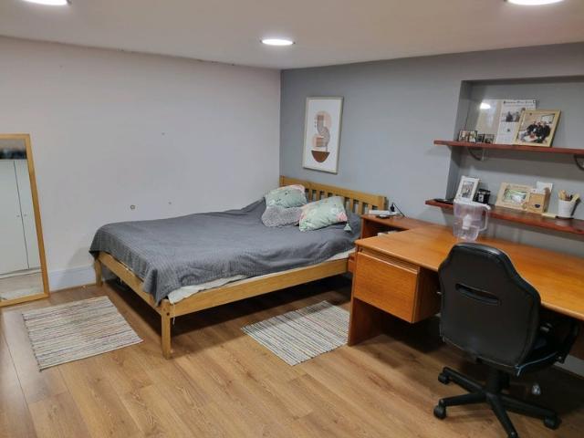 Room at Warwick Road, Greater London