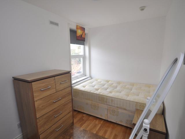 Room at Warwick Road, London