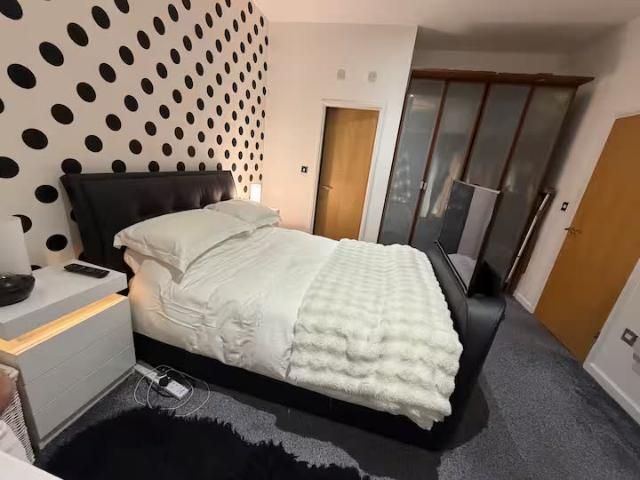 Room at Warwick Road, Manchester