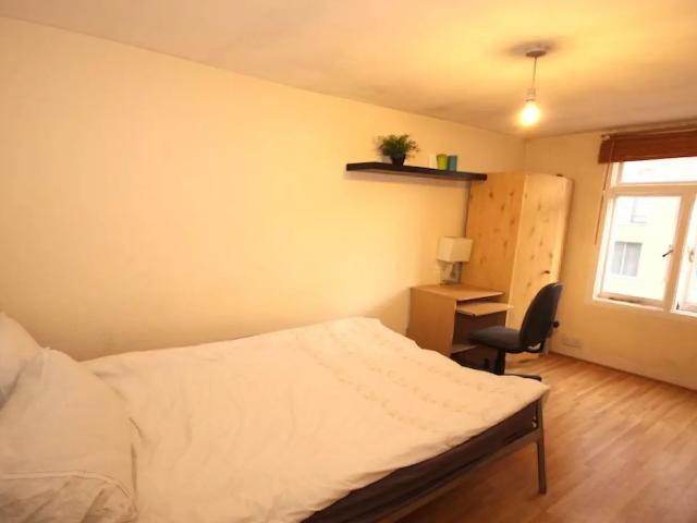 Room at Warwick Way, City of Westminster