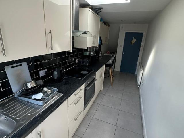 Room at Warwickshire Path, Greater London