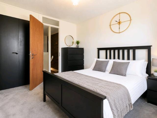 Room at Warwickshire Path, Greater London