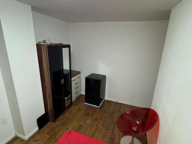 Room at Waterbeach Road, Greater London