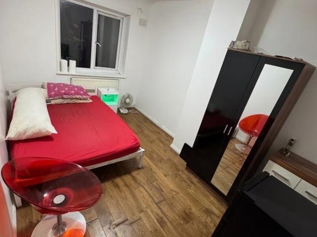 Room at Waterbeach Road, Greater London
