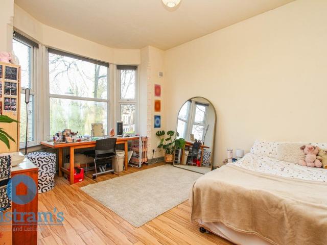 Room at Waterloo Crescent, Nottingham