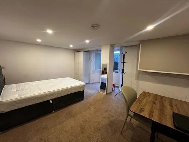 Room at Waterloo Road, Gillingham