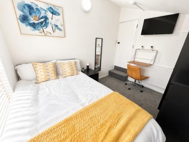 Room at Waterloo Road, Gillingham