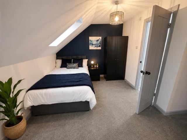 Room at Waterloo Road, Gillingham