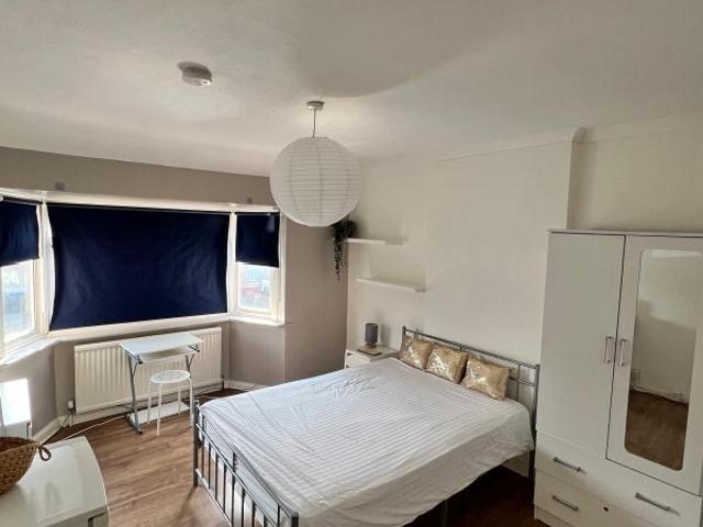 Room at Waterloo Road, Greater London