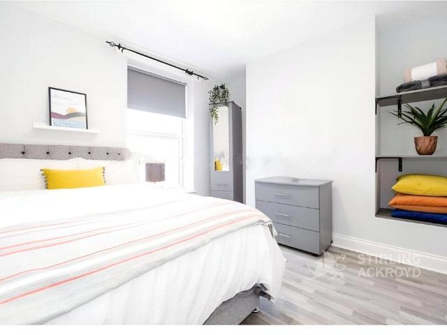 Room at Waterloo Road, Rushmoor