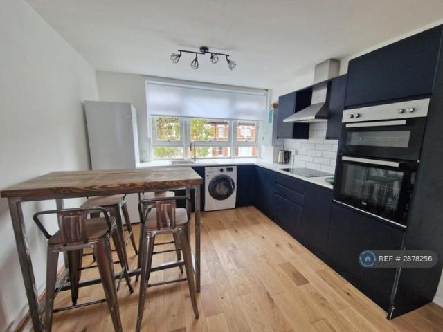 Room at Watford Close, Greater London
